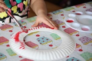 Paper Plate Valentine's Wreath - Happy Hooligans